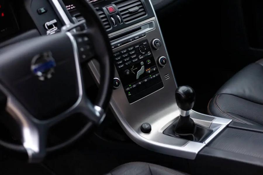 Pelēks Volvo XC60 2009 Rīga, ar dzinēja tilpumu 2.40 L un nobraukumu 360 tūkst. km par 7995 €, foto 21 vietnē AUTOMOTO.COM.LV