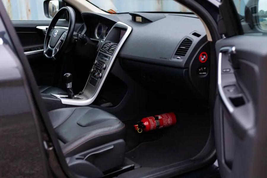 Pelēks Volvo XC60 2009 Rīga, ar dzinēja tilpumu 2.40 L un nobraukumu 360 tūkst. km par 7995 €, foto 23 vietnē AUTOMOTO.COM.LV
