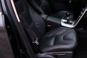 Pelēks Volvo XC60 2009 Rīga, ar dzinēja tilpumu 2.40 L un nobraukumu 360 tūkst. km par 7995 €, foto 25 vietnē AUTOMOTO.COM.LV