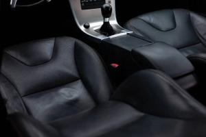 Pelēks Volvo XC60 2009 Rīga, ar dzinēja tilpumu 2.40 L un nobraukumu 360 tūkst. km par 7995 €, foto 28 vietnē AUTOMOTO.COM.LV