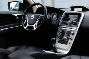Pelēks Volvo XC60 2009 Rīga, ar dzinēja tilpumu 2.40 L un nobraukumu 360 tūkst. km par 7995 €, foto 30 vietnē AUTOMOTO.COM.LV