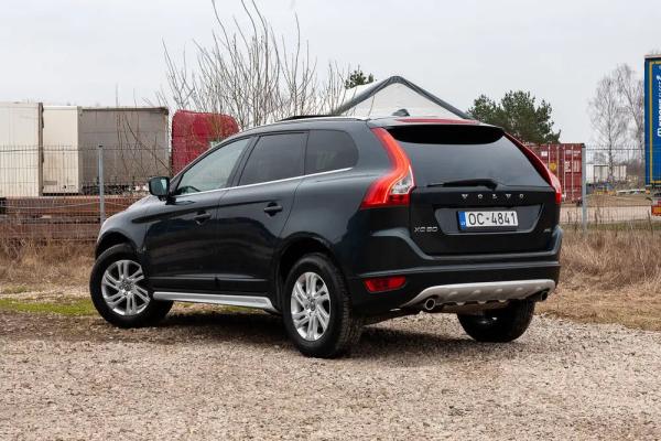 Pelēks Volvo XC60 2009 Rīga, ar dzinēja tilpumu 2.40 L un nobraukumu 249 tūkst. km par 8495 €, foto 2 vietnē AUTOMOTO.COM.LV