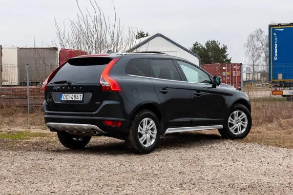 Pelēks Volvo XC60 2009 Rīga, ar dzinēja tilpumu 2.40 L un nobraukumu 249 tūkst. km par 8495 €, foto 4 vietnē AUTOMOTO.COM.LV