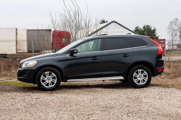 Pelēks Volvo XC60 2009 Rīga, ar dzinēja tilpumu 2.40 L un nobraukumu 249 tūkst. km par 8495 €, foto 8 vietnē AUTOMOTO.COM.LV