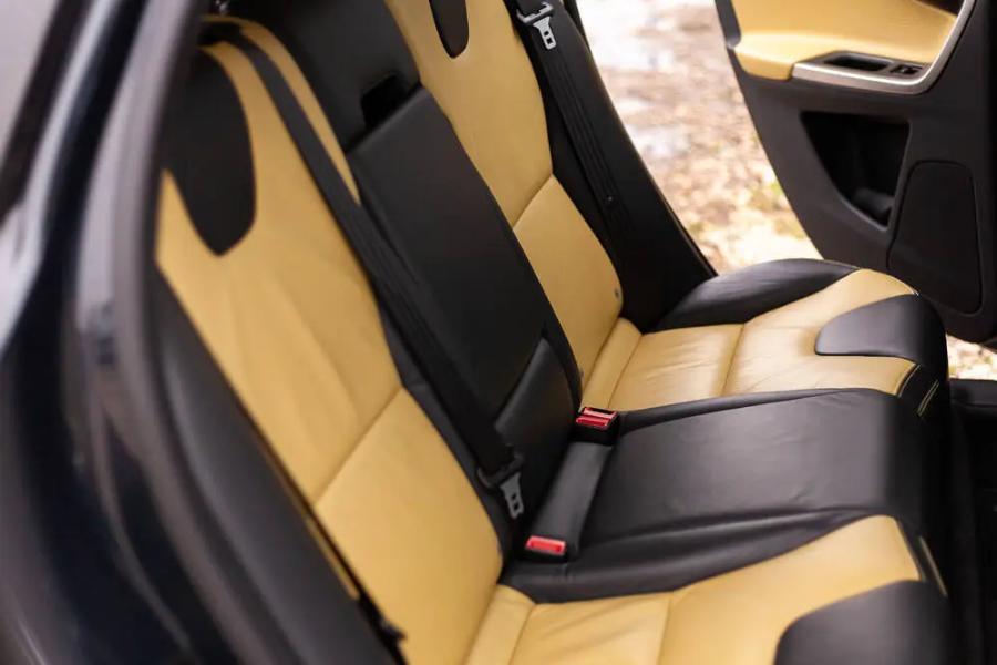 Pelēks Volvo XC60 2009 Rīga, ar dzinēja tilpumu 2.40 L un nobraukumu 249 tūkst. km par 8495 €, foto 16 vietnē AUTOMOTO.COM.LV