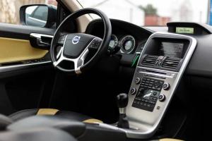 Pelēks Volvo XC60 2009 Rīga, ar dzinēja tilpumu 2.40 L un nobraukumu 249 tūkst. km par 8495 €, foto 27 vietnē AUTOMOTO.COM.LV