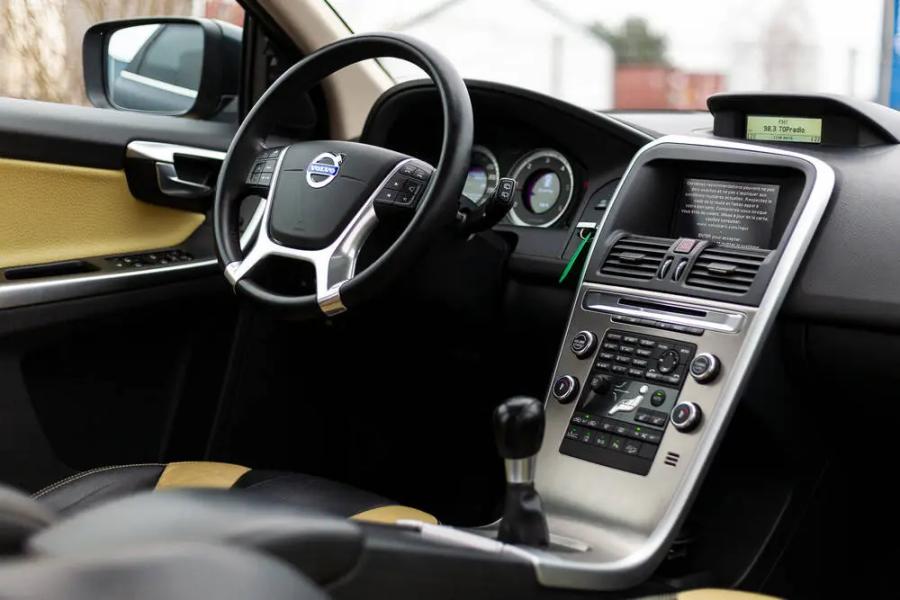 Pelēks Volvo XC60 2009 Rīga, ar dzinēja tilpumu 2.40 L un nobraukumu 249 tūkst. km par 8495 €, foto 27 vietnē AUTOMOTO.COM.LV