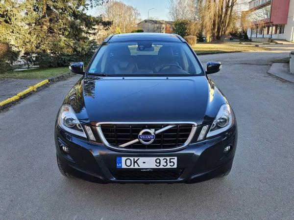 Grey Volvo XC60 2009 in Jekabpils, with an engine capacity of 2.40 L and mileage of 302 thousand km for 7990 €, photo 3 on AUTOMOTO.COM.LV