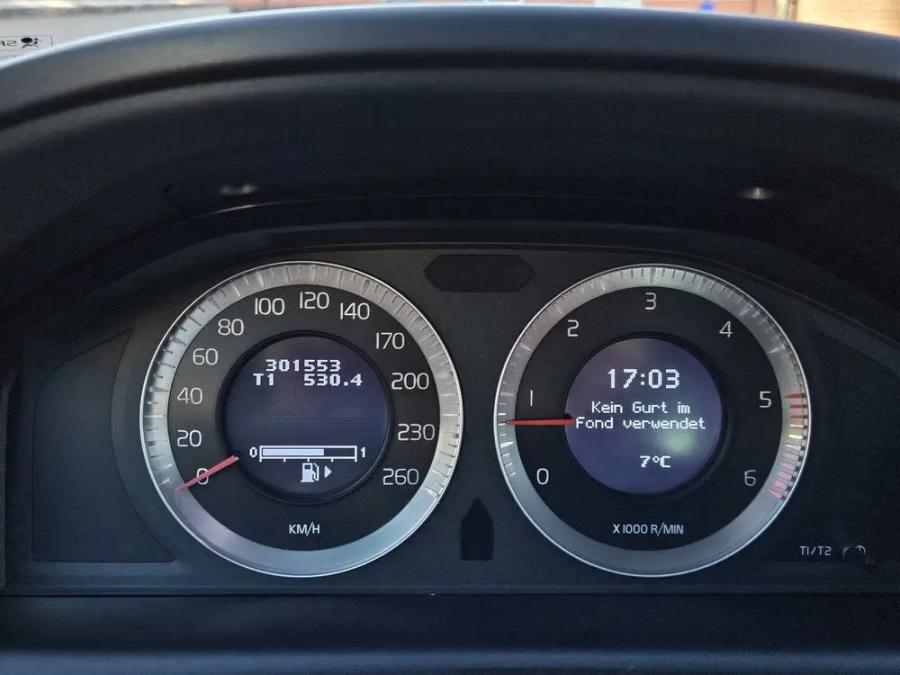 Серый Вольво ХС60 2009 в Екабпилс, объемом двигателя 2.40 л и пробегом 302 тыс. км за 7990 €, фото 33 на AUTOMOTO.COM.LV