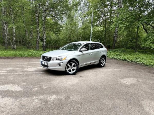 Pelēks Volvo XC60 2009 Rīga, ar dzinēja tilpumu 2.40 L un nobraukumu 237 tūkst. km par 4500 €, foto 1 vietnē AUTOMOTO.COM.LV