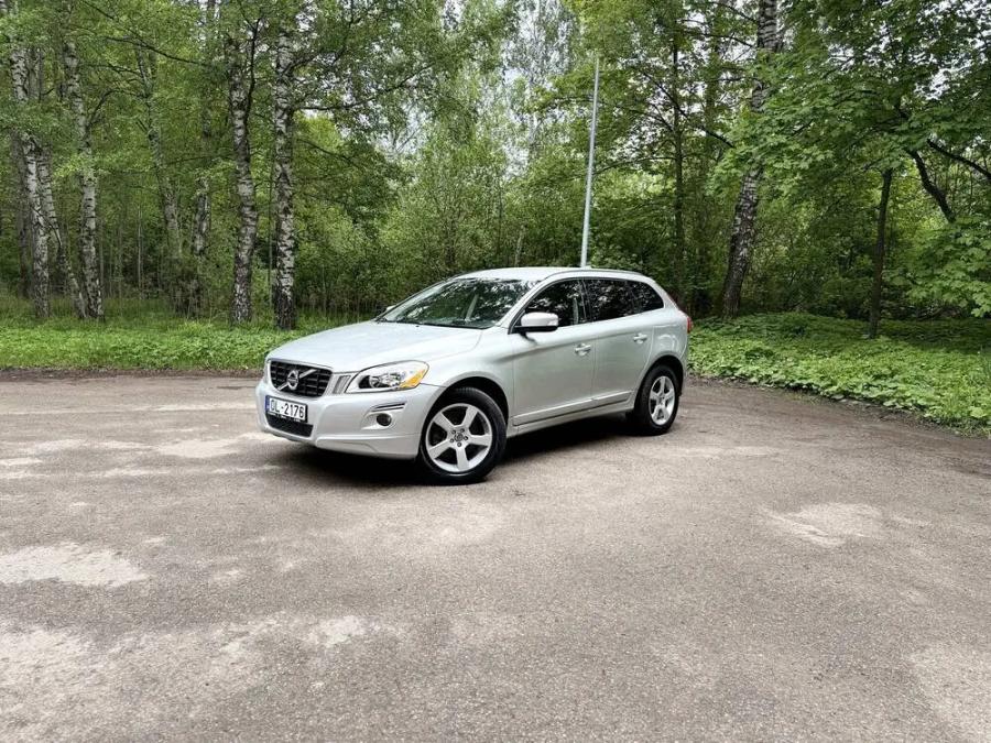 Pelēks Volvo XC60 2009 Rīga, ar dzinēja tilpumu 2.40 L un nobraukumu 237 tūkst. km par 4500 €, foto 1 vietnē AUTOMOTO.COM.LV