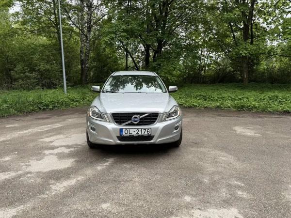 Pelēks Volvo XC60 2009 Rīga, ar dzinēja tilpumu 2.40 L un nobraukumu 237 tūkst. km par 4500 €, foto 2 vietnē AUTOMOTO.COM.LV
