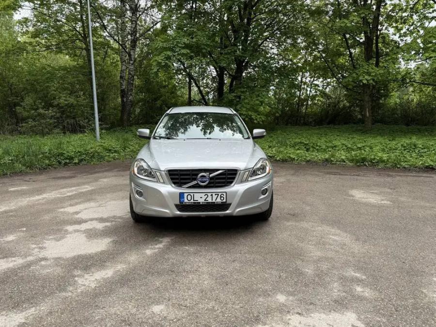 Pelēks Volvo XC60 2009 Rīga, ar dzinēja tilpumu 2.40 L un nobraukumu 237 tūkst. km par 4500 €, foto 3 vietnē AUTOMOTO.COM.LV