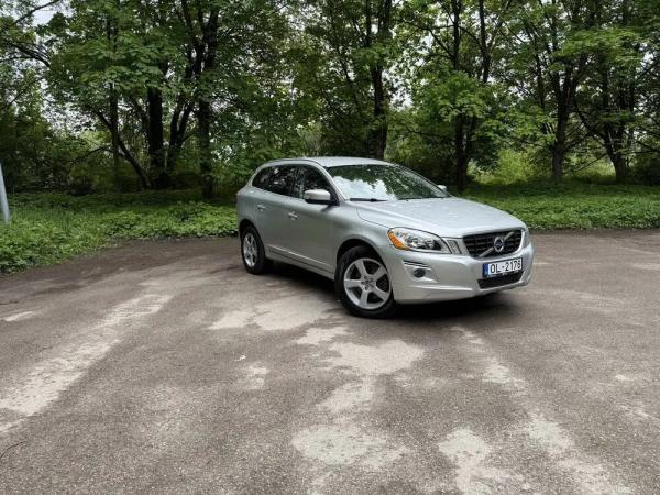 Pelēks Volvo XC60 2009 Rīga, ar dzinēja tilpumu 2.40 L un nobraukumu 237 tūkst. km par 4500 €, foto 3 vietnē AUTOMOTO.COM.LV