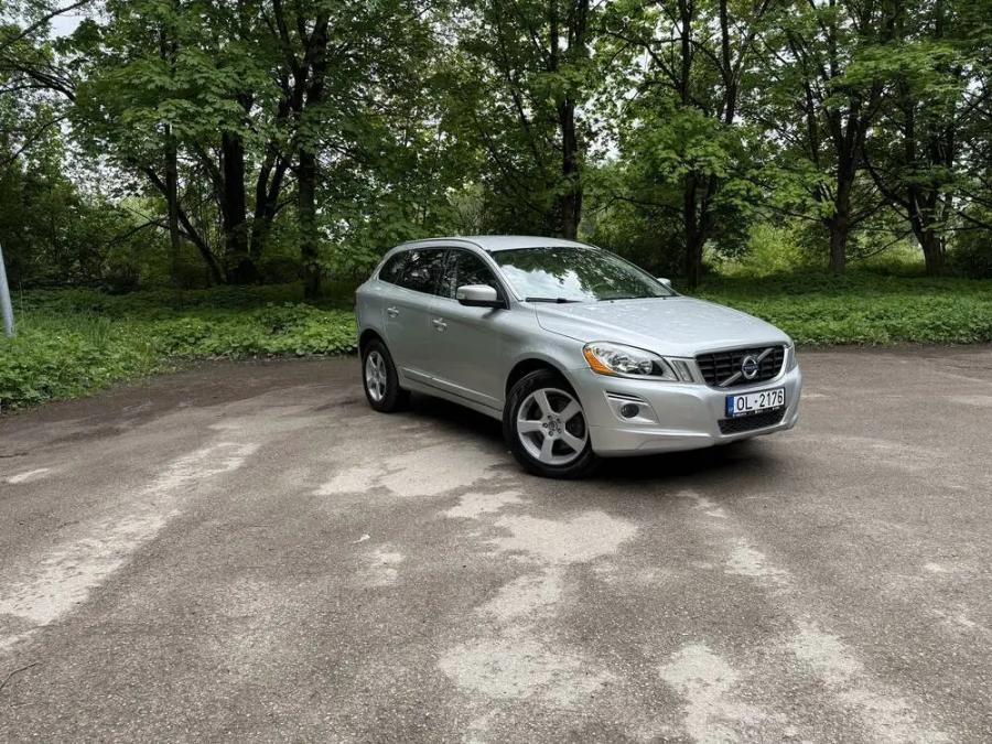 Pelēks Volvo XC60 2009 Rīga, ar dzinēja tilpumu 2.40 L un nobraukumu 237 tūkst. km par 4500 €, foto 4 vietnē AUTOMOTO.COM.LV