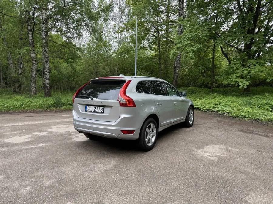 Pelēks Volvo XC60 2009 Rīga, ar dzinēja tilpumu 2.40 L un nobraukumu 237 tūkst. km par 4500 €, foto 5 vietnē AUTOMOTO.COM.LV