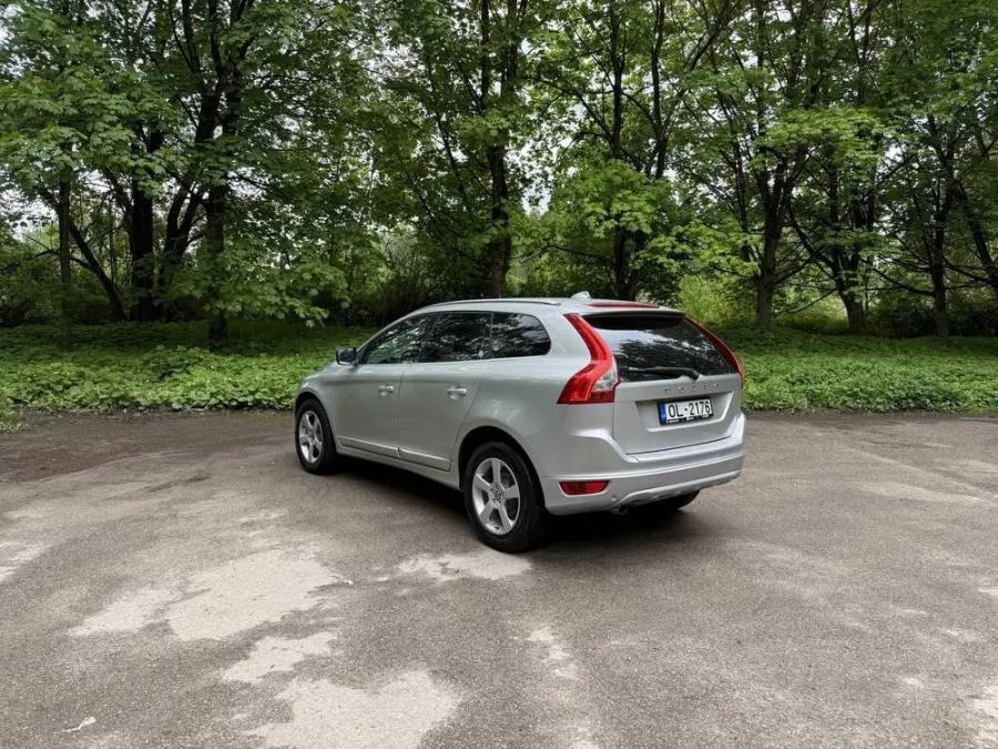 Pelēks Volvo XC60 2009 Rīga, ar dzinēja tilpumu 2.40 L un nobraukumu 237 tūkst. km par 4500 €, foto 6 vietnē AUTOMOTO.COM.LV
