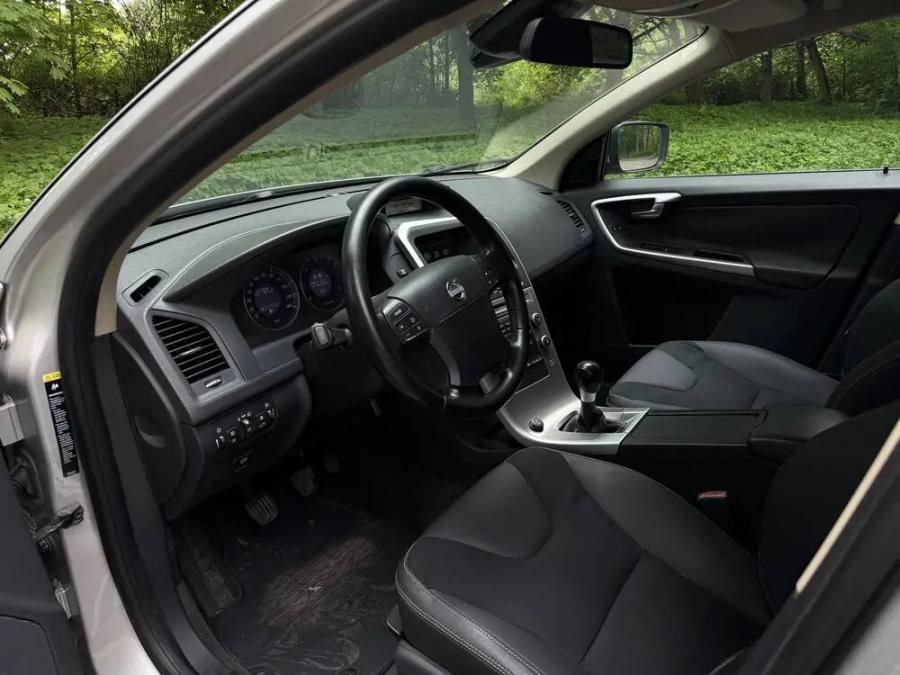 Pelēks Volvo XC60 2009 Rīga, ar dzinēja tilpumu 2.40 L un nobraukumu 237 tūkst. km par 4500 €, foto 8 vietnē AUTOMOTO.COM.LV