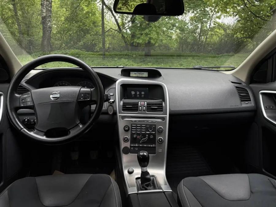 Pelēks Volvo XC60 2009 Rīga, ar dzinēja tilpumu 2.40 L un nobraukumu 237 tūkst. km par 4500 €, foto 9 vietnē AUTOMOTO.COM.LV
