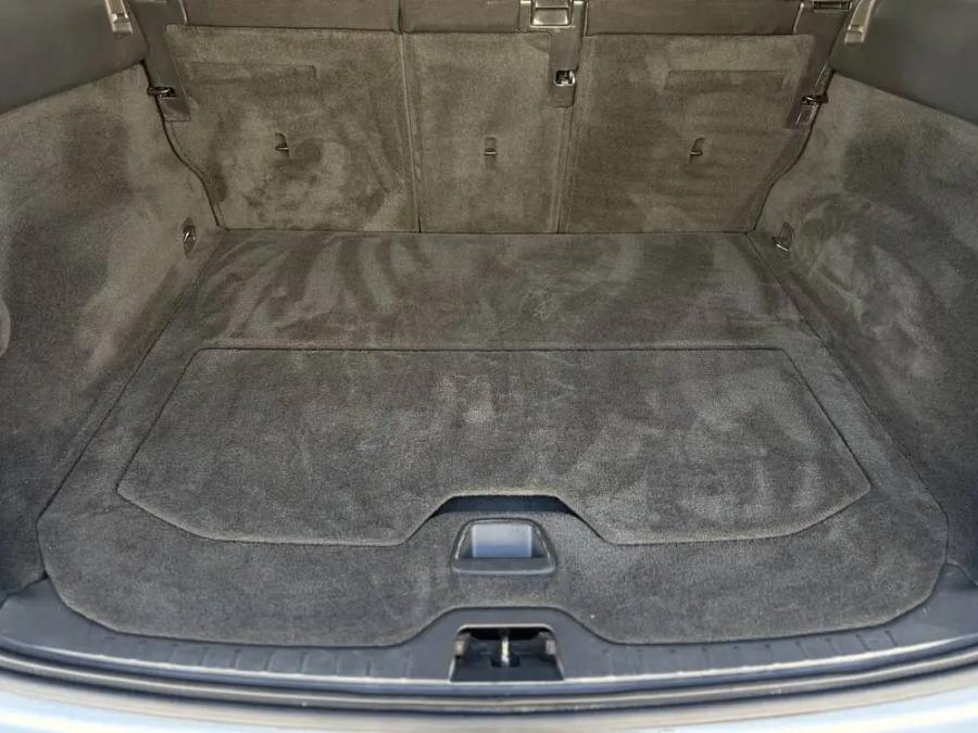 Pelēks Volvo XC60 2009 Rīga, ar dzinēja tilpumu 2.40 L un nobraukumu 237 tūkst. km par 4500 €, foto 12 vietnē AUTOMOTO.COM.LV