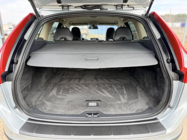 Pelēks Volvo XC60 2009 Rīga, ar dzinēja tilpumu 2.40 L un nobraukumu 230 tūkst. km par 9500 €, foto 5 vietnē AUTOMOTO.COM.LV