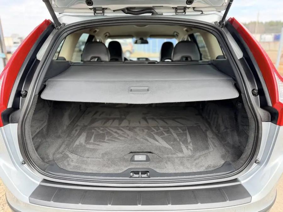 Pelēks Volvo XC60 2009 Rīga, ar dzinēja tilpumu 2.40 L un nobraukumu 230 tūkst. km par 9500 €, foto 6 vietnē AUTOMOTO.COM.LV