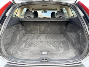 Pelēks Volvo XC60 2009 Rīga, ar dzinēja tilpumu 2.40 L un nobraukumu 230 tūkst. km par 9500 €, foto 7 vietnē AUTOMOTO.COM.LV