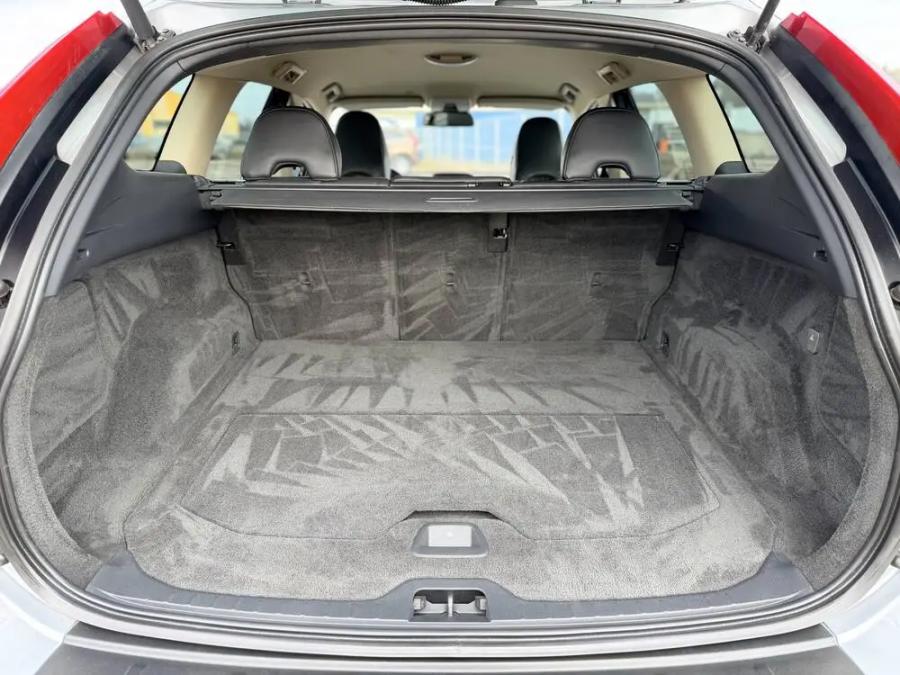 Pelēks Volvo XC60 2009 Rīga, ar dzinēja tilpumu 2.40 L un nobraukumu 230 tūkst. km par 9500 €, foto 7 vietnē AUTOMOTO.COM.LV