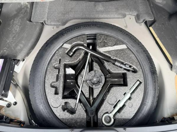 Pelēks Volvo XC60 2009 Rīga, ar dzinēja tilpumu 2.40 L un nobraukumu 230 tūkst. km par 9500 €, foto 7 vietnē AUTOMOTO.COM.LV