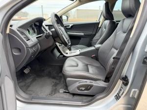 Pelēks Volvo XC60 2009 Rīga, ar dzinēja tilpumu 2.40 L un nobraukumu 230 tūkst. km par 9500 €, foto 12 vietnē AUTOMOTO.COM.LV