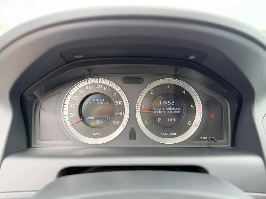 Pelēks Volvo XC60 2009 Rīga, ar dzinēja tilpumu 2.40 L un nobraukumu 230 tūkst. km par 9500 €, foto 14 vietnē AUTOMOTO.COM.LV