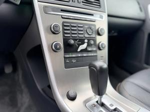 Pelēks Volvo XC60 2009 Rīga, ar dzinēja tilpumu 2.40 L un nobraukumu 230 tūkst. km par 9500 €, foto 16 vietnē AUTOMOTO.COM.LV