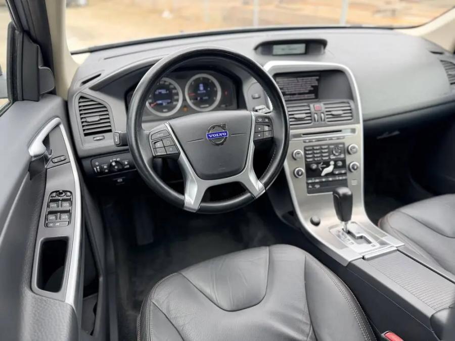 Pelēks Volvo XC60 2009 Rīga, ar dzinēja tilpumu 2.40 L un nobraukumu 230 tūkst. km par 9500 €, foto 17 vietnē AUTOMOTO.COM.LV