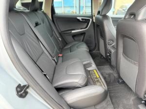 Pelēks Volvo XC60 2009 Rīga, ar dzinēja tilpumu 2.40 L un nobraukumu 230 tūkst. km par 9500 €, foto 21 vietnē AUTOMOTO.COM.LV