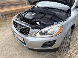Pelēks Volvo XC60 2009 Rīga, ar dzinēja tilpumu 2.40 L un nobraukumu 230 tūkst. km par 9500 €, foto 28 vietnē AUTOMOTO.COM.LV