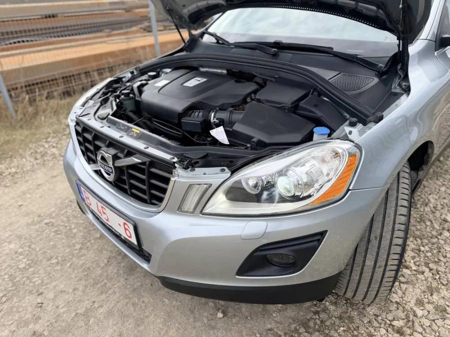 Pelēks Volvo XC60 2009 Rīga, ar dzinēja tilpumu 2.40 L un nobraukumu 230 tūkst. km par 9500 €, foto 28 vietnē AUTOMOTO.COM.LV