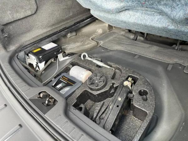 Pelēks Volvo XC60 2009 Talsi, ar dzinēja tilpumu 2.40 L un nobraukumu 286 tūkst. km par 6300 €, foto 6 vietnē AUTOMOTO.COM.LV