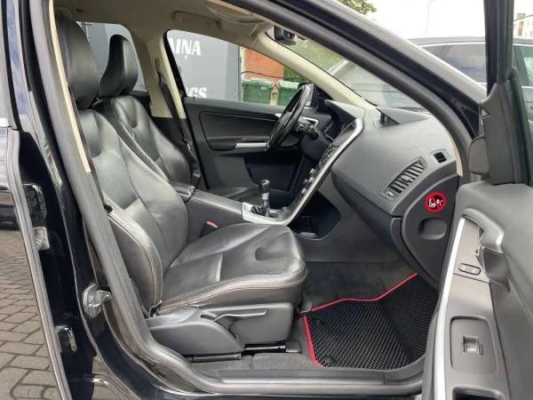 Pelēks Volvo XC60 2009 Talsi, ar dzinēja tilpumu 2.40 L un nobraukumu 286 tūkst. km par 6300 €, foto 9 vietnē AUTOMOTO.COM.LV