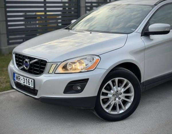 Pelēks Volvo XC60 2009 Jelgava, ar dzinēja tilpumu 2.40 L un nobraukumu 231 tūkst. km par 6750 €, foto 2 vietnē AUTOMOTO.COM.LV
