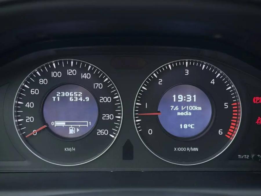 Серый Вольво ХС60 2009 в Елгава, объемом двигателя 2.40 л и пробегом 231 тыс. км за 6750 €, фото 18 на AUTOMOTO.COM.LV