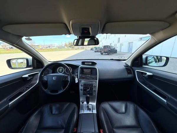 Grey Volvo XC60 2009 in Rezekne, with an engine capacity of 2.40 L and mileage of 303 thousand km for 8990 €, photo 7 on AUTOMOTO.COM.LV