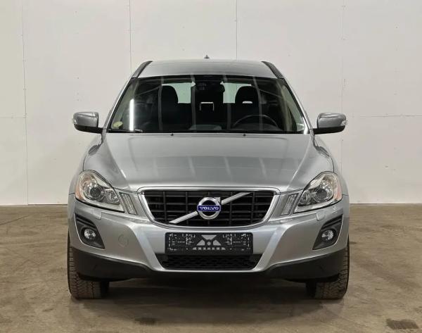 Grey Volvo XC60 2009 in Jurmala, with an engine capacity of 2.40 L and mileage of 303 thousand km for 8450 €, photo 8 on AUTOMOTO.COM.LV