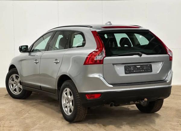 Grey Volvo XC60 2009 in Jurmala, with an engine capacity of 2.40 L and mileage of 303 thousand km for 8450 €, photo 10 on AUTOMOTO.COM.LV