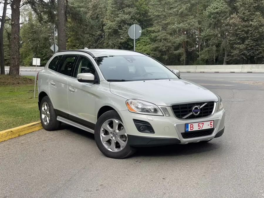 Grey Volvo XC60 2009 in Riga, with an engine capacity of 2.40 L and mileage of 235 thousand km for 8700 €, photo 3 on AUTOMOTO.COM.LV