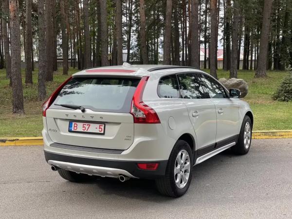 Pelēks Volvo XC60 2009 Rīga, ar dzinēja tilpumu 2.40 L un nobraukumu 235 tūkst. km par 8700 €, foto 4 vietnē AUTOMOTO.COM.LV