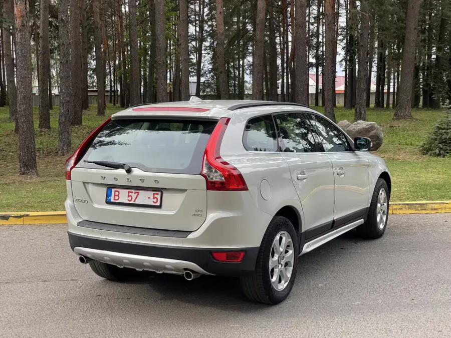 Grey Volvo XC60 2009 in Riga, with an engine capacity of 2.40 L and mileage of 235 thousand km for 8700 €, photo 5 on AUTOMOTO.COM.LV