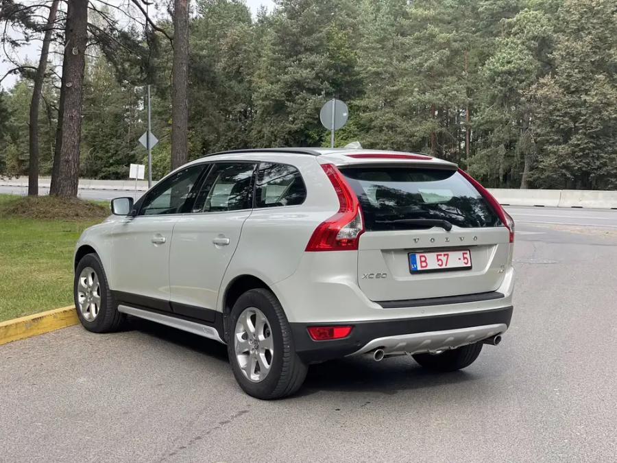 Grey Volvo XC60 2009 in Riga, with an engine capacity of 2.40 L and mileage of 235 thousand km for 8700 €, photo 6 on AUTOMOTO.COM.LV