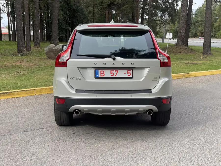 Grey Volvo XC60 2009 in Riga, with an engine capacity of 2.40 L and mileage of 235 thousand km for 8700 €, photo 7 on AUTOMOTO.COM.LV