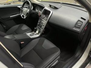 Grey Volvo XC60 2009 in Riga, with an engine capacity of 2.40 L and mileage of 235 thousand km for 8700 €, photo 9 on AUTOMOTO.COM.LV