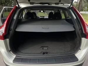 Grey Volvo XC60 2009 in Riga, with an engine capacity of 2.40 L and mileage of 235 thousand km for 8700 €, photo 11 on AUTOMOTO.COM.LV